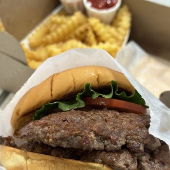 SHAKE SHACK WESTFIELD OAKRIDGE - Updated October 2025 - 130 Photos ...