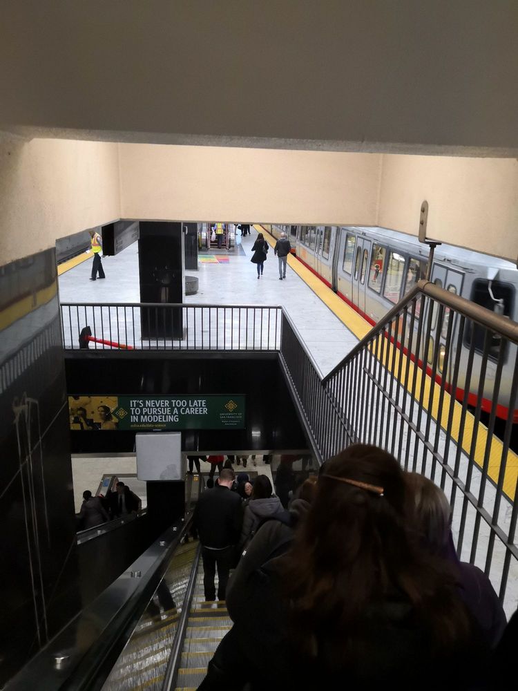 MUNI / BART STATION - CIVIC CENTER - 216 Photos & 198 Reviews - Train ...