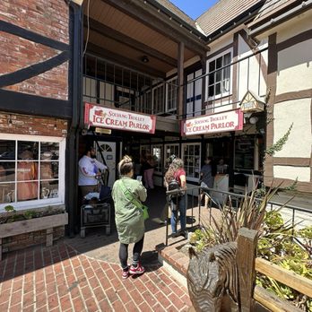 SOLVANG TROLLEY ICE CREAM PARLOR - Updated July 2024 - 493 Photos & 298 ...