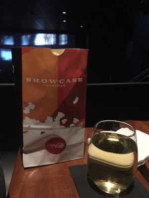 SHOWCASE CINEMA DE LUX RANDOLPH - 28 Photos & 168 Reviews - Cinema - 73 ...