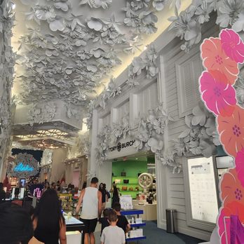 DFS WAIKIKI - Updated January 2026 - 70 Photos - 330 Royal Hawaiian Ave ...