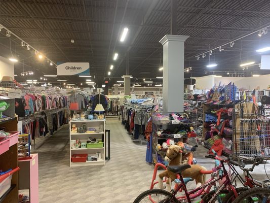 BLESSINGS ABOUND THRIFT - Updated September 2025 - 16 Photos & 46 ...