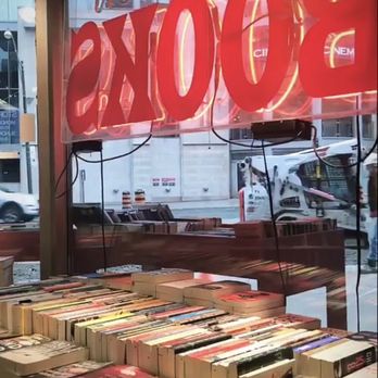 BMV BOOKS - Updated January 2025 - 48 Photos & 175 Reviews - 471 Bloor ...