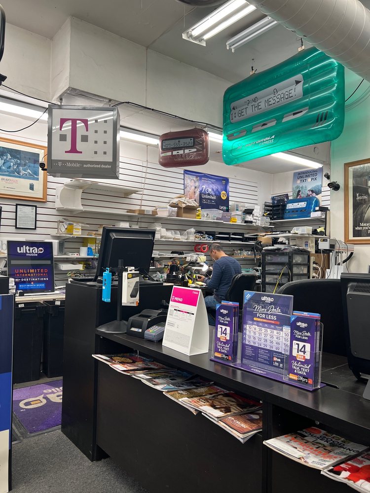 DIALNET - Updated January 2026 - 43 Photos & 381 Reviews - 7549 Melrose ...