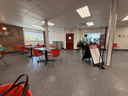 LUCKY’S DRIVE-IN - Updated May 2025 - 267 Photos & 130 Reviews - 2565 ...