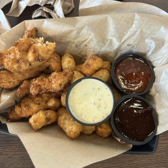 SNEAKYBIRD - Updated March 2025 - 94 Photos & 82 Reviews - 3919 E ...