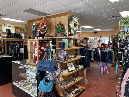 HAND ME-UPS THRIFT STORE - Updated August 2025 - 13 Photos & 15 Reviews ...