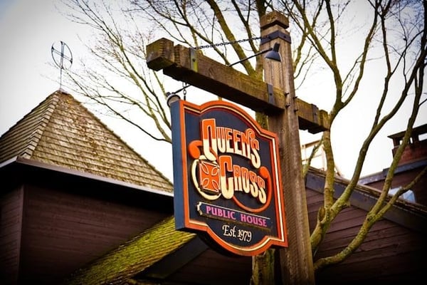 QUEENS CROSS NEIGHBOURHOOD PUB - 14 Photos & 40 Reviews - 2989 Lonsdale ...