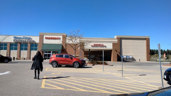 HY-VEE - Updated March 2025 - 67 Photos & 30 Reviews - 4221 W Circle Dr ...