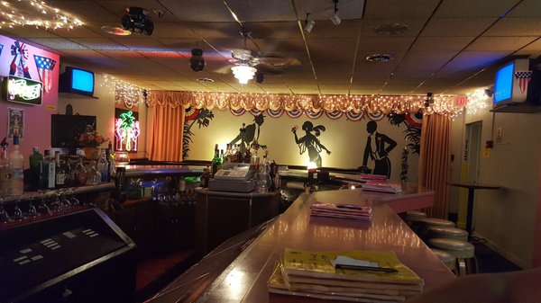 RAINBOW LOUNGE - Updated December 2025 - 36 W 4th St, Dubuque, Iowa ...
