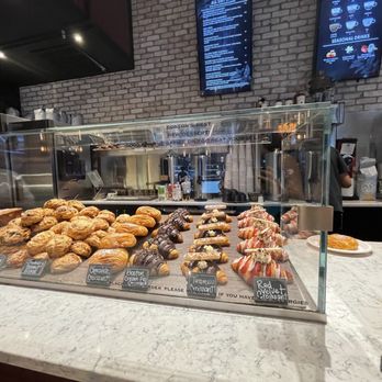 TRADESMAN COFFEE SHOP & LOUNGE - Updated October 2024 - 794 Photos ...