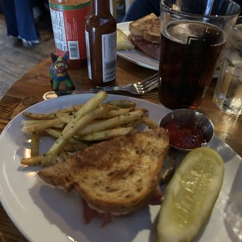HOPMONK TAVERN - Updated January 2026 - 661 Photos & 900 Reviews - 230 ...