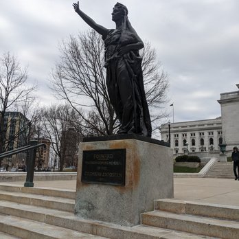 FORWARD STATUE - WISCONSIN WOMEN’S MEMORIAL - Updated August 2024 - 816 ...