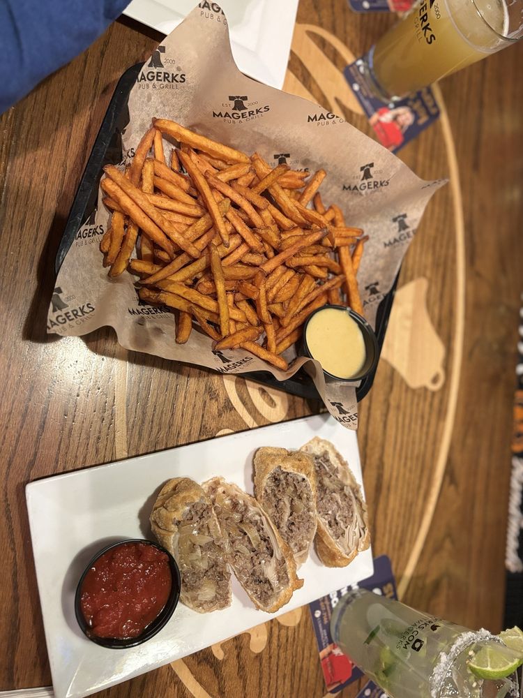 MAGERK’S PUB - Updated December 2025 - 109 Photos & 149 Reviews - 120 S ...