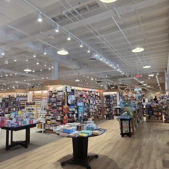 BARNES & NOBLE - Updated January 2026 - 25 Photos - 5510 Weslayan St ...