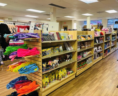 TREASURE HUNT RETAIL - Updated August 2025 - 11 Photos - 2 S Delmorr ...