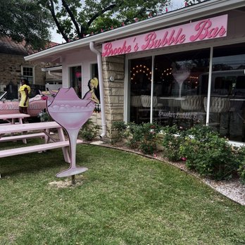 BROOKE’S BUBBLE BAR - Updated May 2025 - 176 Photos & 83 Reviews - 416 E Main St, Fredericksburg ...
