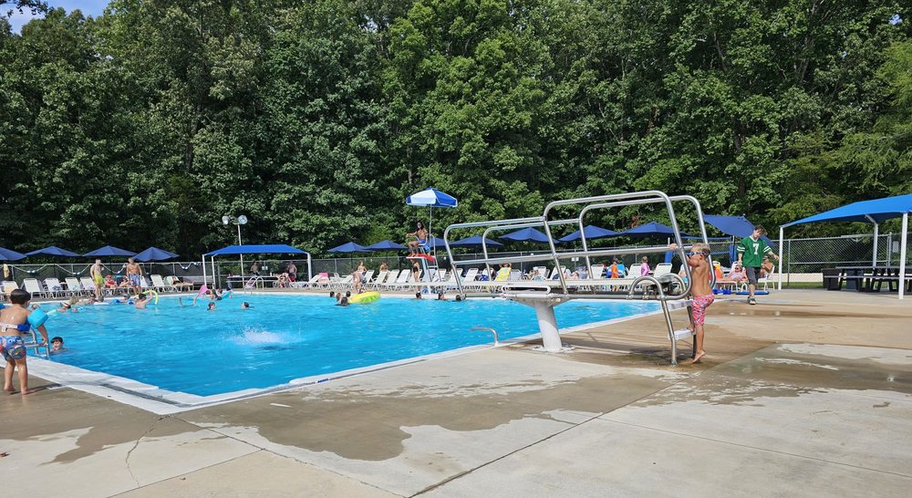WILLOW RUN POOL - Updated April 2026 - 20 Photos - 9601 Styers Ferry Rd ...