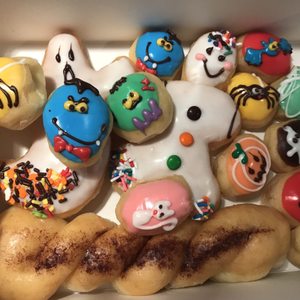 MAX’S DONUT SHOP - 119 Photos & 275 Reviews - Donuts - 105 N Greenville ...