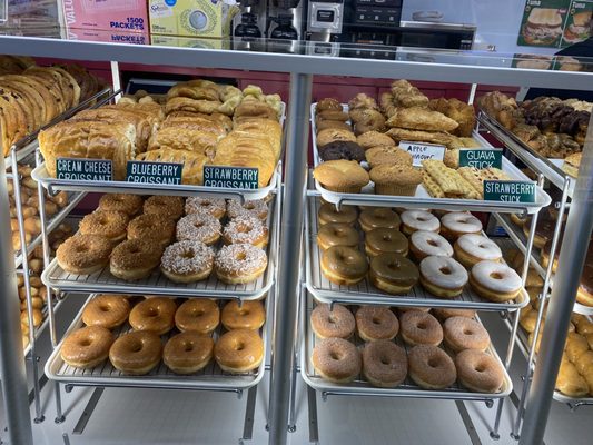 SUN’S DONUTS - Updated November 2024 - 38 Photos & 40 Reviews - 15450 ...