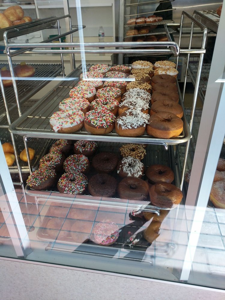 MAPLE LEAF DONUTS - 44 Photos & 137 Reviews - Donuts - 6469 Almaden ...