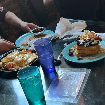 BLUE MOON TOO - Updated July 2024 - 1198 Photos & 648 Reviews - 1024 ...