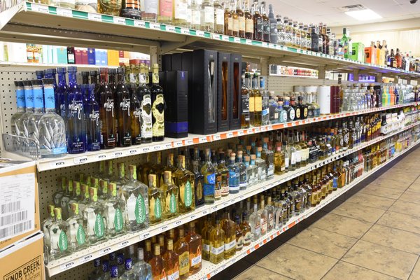 R & R LIQUORS AND FINE WINES - Updated December 2025 - 30 Photos - 5710 ...