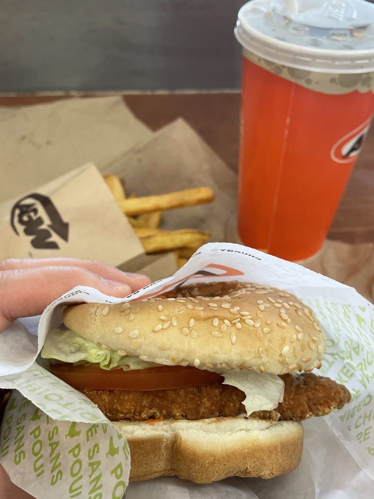 A&W - Updated September 2025 - 47 Photos & 14 Reviews - 4700 Kingsway ...