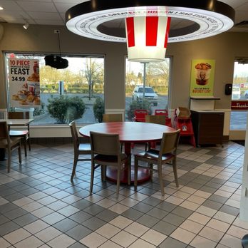 KFC - Updated July 2025 - 25 Photos & 40 Reviews - 2575 Olympic St ...