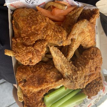 CLUCKERS - Updated August 2024 - 136 Photos & 85 Reviews - 600 S Center ...