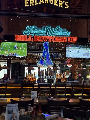 LAINEY WILSON’S BELL BOTTOMS UP - Updated June 2025 - 105 Photos & 65 ...