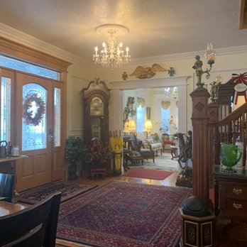 BIG YELLOW INN - Updated June 2025 - 72 Photos & 33 Reviews - 234 S ...