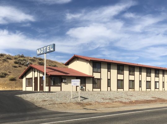 GOLDEN HILLS MOTEL - Updated November 2025 - 22561 Woodford Tehachapi ...
