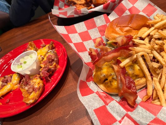 TOP DAWG TAVERN - VILLAGE AT SANDHILLS - Updated May 2026 - 198 Photos ...