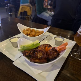 STREETCAR GRILLE AND TAVERN - Traditional American Restaurant - 1580 ...