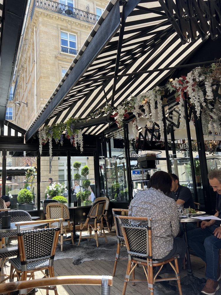 BISTROT VALOIS - Updated August 2025 - 15 Photos & 12 Reviews - 1 place ...