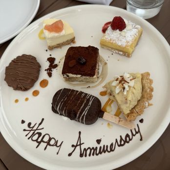 LEOGRETA - Updated August 2024 - 442 Photos & 260 Reviews - 301 W Main ...