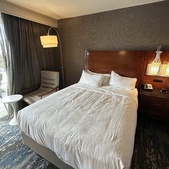 BOSTON MARRIOTT NEWTON - Updated January 2026 - 132 Photos & 161 ...