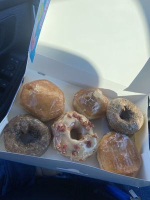 LICKIN GOOD DONUTS - Updated April 2026 - 14 Reviews - 10043 Dayton ...