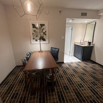 EMBASSY SUITES BY HILTON ATLANTA BUCKHEAD - Updated October 2024 - 456 ...