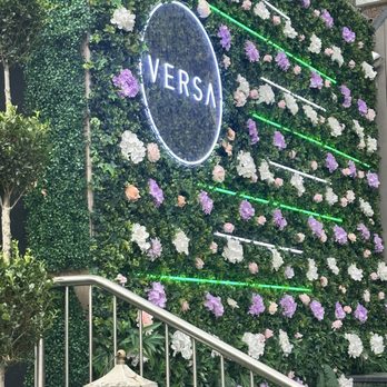 VERSA - Updated January 2026 - 459 Photos & 318 Reviews - 218 W 35th St ...