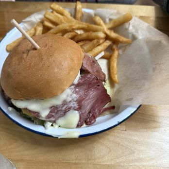 DISTRICT BURGER - Updated October 2025 - 54 Photos & 11 Reviews - 400 ...