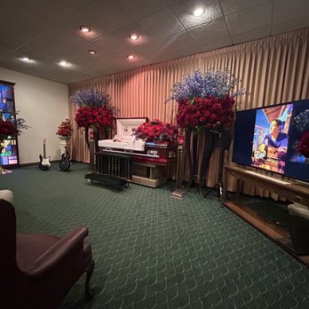 SZYKOWNY FUNERAL HOME - Updated October 2025 - 25 Photos - 4901 S ...