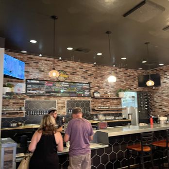 COMMONWEALTH - Updated August 2024 - 778 Photos & 1172 Reviews - 1022 ...