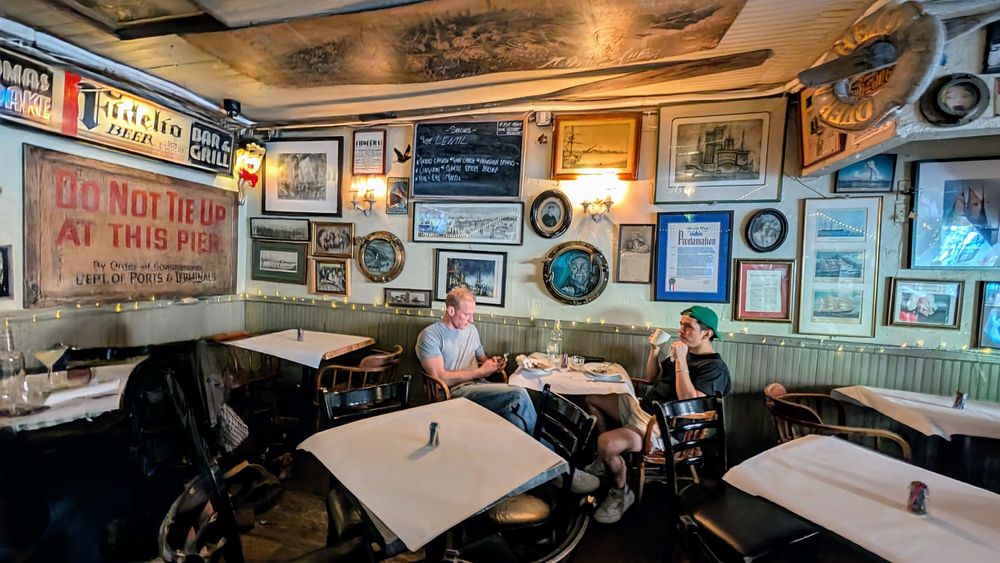 THE EAR INN - Updated September 2025 - 262 Photos & 465 Reviews - 326 ...