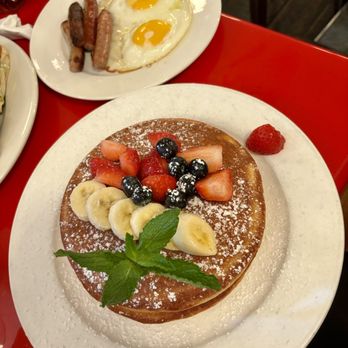 CAFÉ LULUC - Updated August 2024 - 1777 Photos & 1678 Reviews - 214 ...