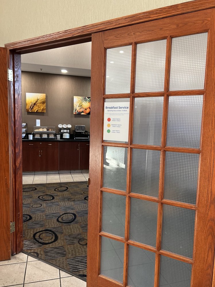 COMFORT INN & SUITES SOUTH - Updated March 2025 - 33 Photos & 14 ...
