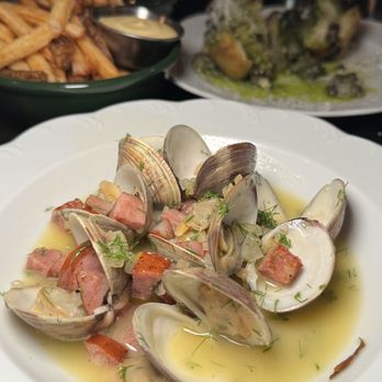 MY LOUP - Updated November 2024 - 289 Photos & 79 Reviews - 2005 Walnut ...