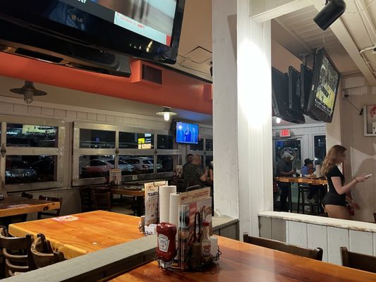 HOOTERS - Updated December 2025 - 147 Photos & 170 Reviews - 8527 ...