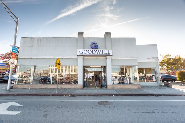 GOODWILL STORE & DONATION CENTER - Updated October 2025 - 114 Photos ...